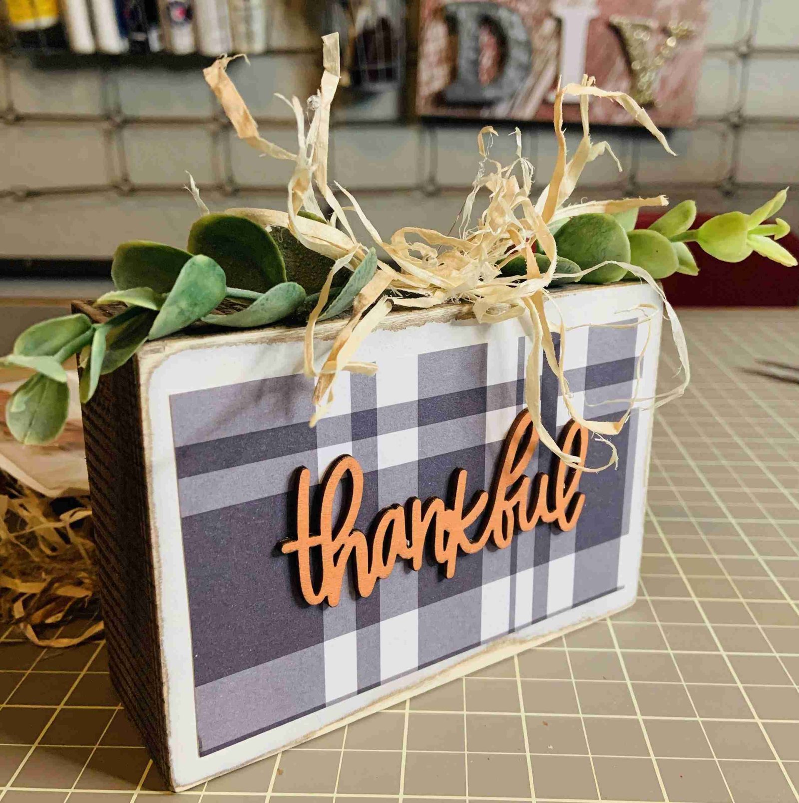 Dollar Spot Thankful Sign - Word & Home